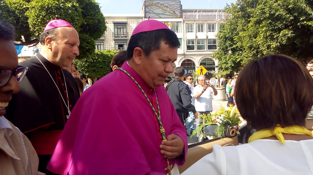 Más de 10 mil feligreses reciben al V obispo de Tehuacán- Grupo Milenio