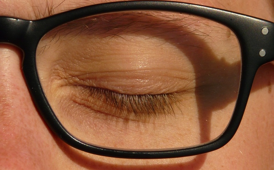 Parpadear forma parte de la comunicación no verbal: estudio- Grupo Milenio