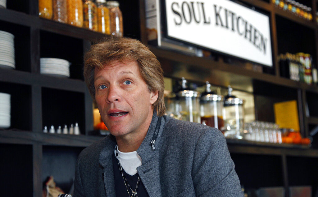 Jon Bon Jovi regala comida a empleados de gobierno en EU- Grupo Milenio