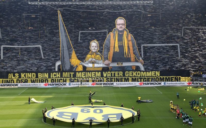 El espectacular mosaico de padre e hijo que desplegó el Dortmund- Grupo ...