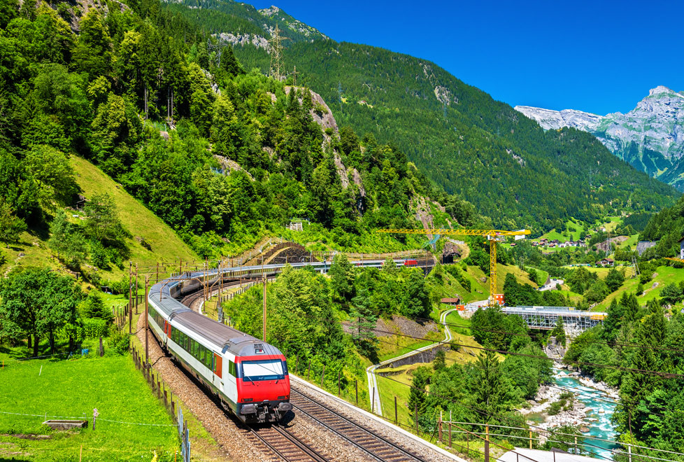 El tren supera al avión - Grupo Milenio