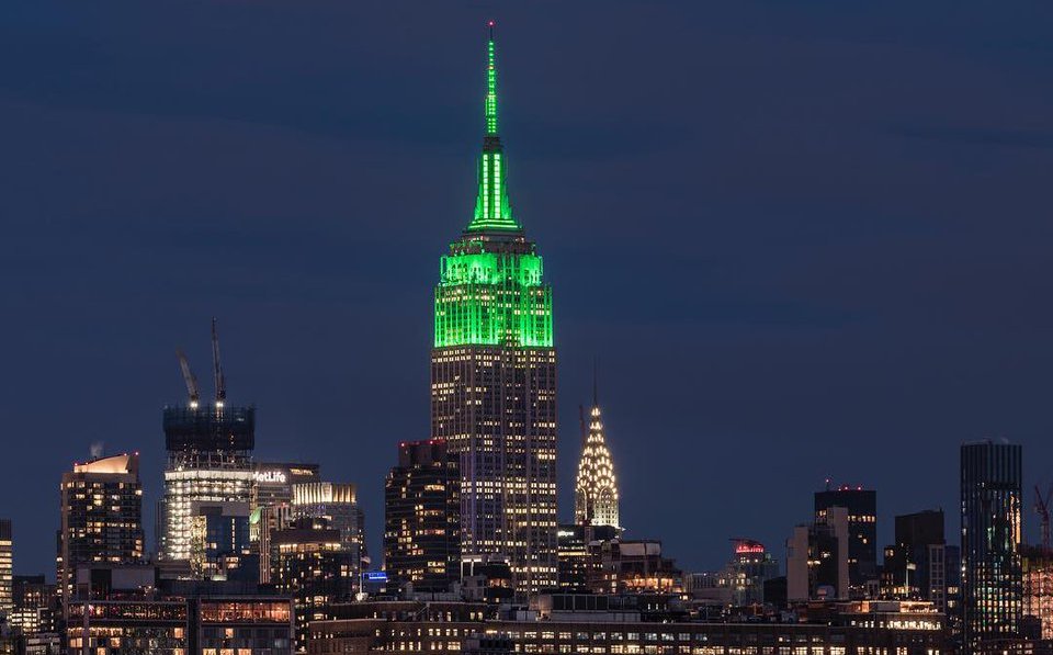 Empire State se ilumina de verde en honor a Tiger Woods- Grupo Milenio