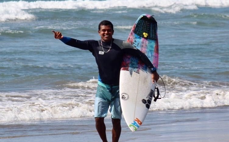 El futbolista de Guerrero que se convirtió en surfer- Grupo Milenio