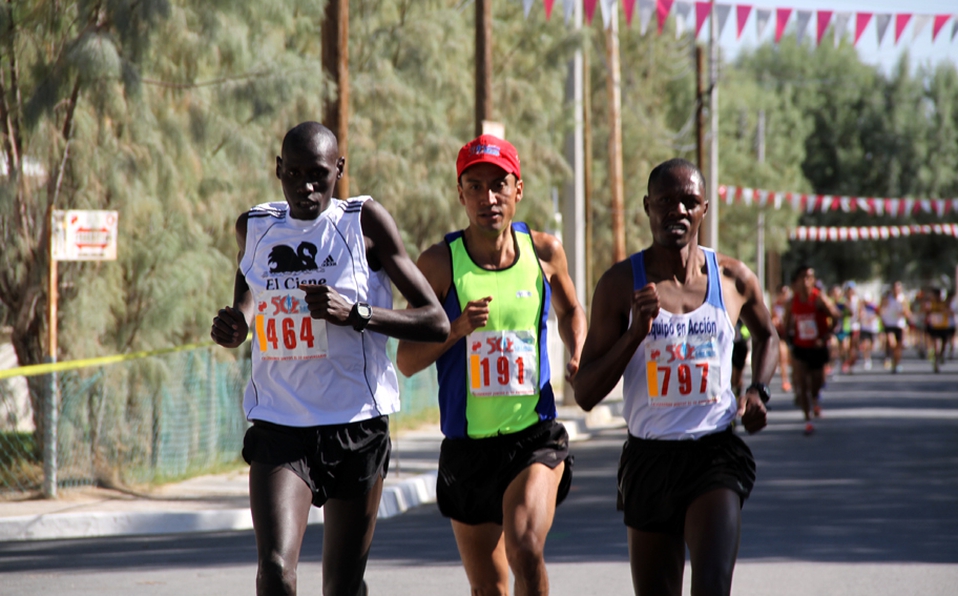 Lagunera y keniano dominan al sol en la 10K Reto del Desierto- Grupo ...