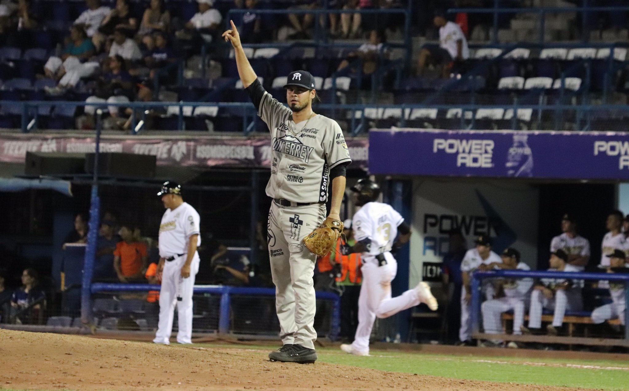 LMB: Sultanes derrota a Acereros y es líder de la Zona Norte - Grupo ...