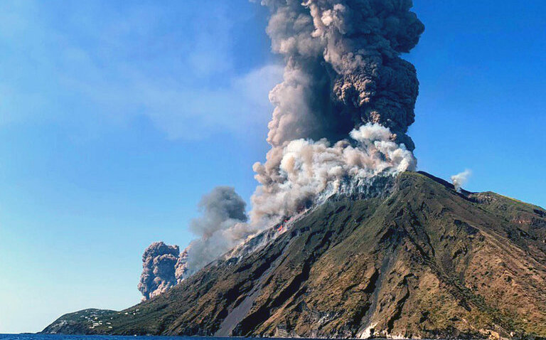 Italia: volcán Stromboli entra en erupción- Grupo Milenio