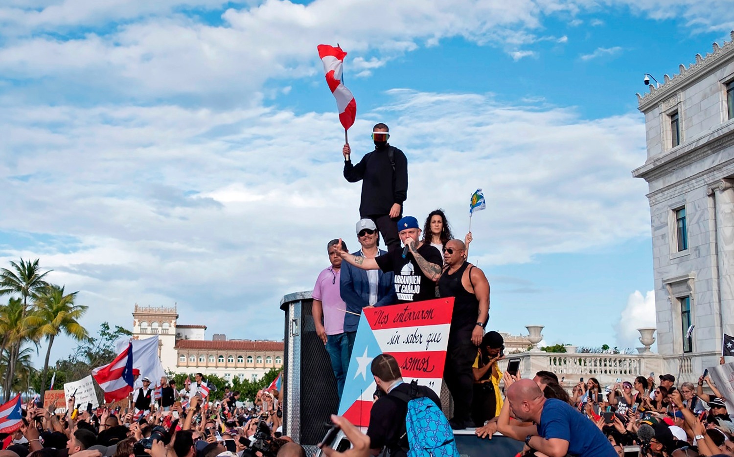 Puerto Rico: Ricky Martin, Residente y Bad Bunny encabezan protestas ...