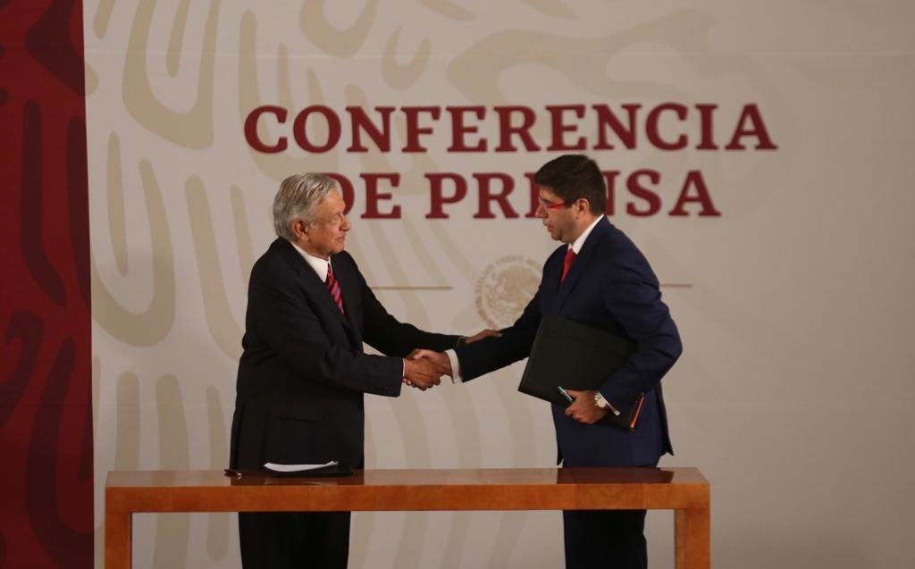 Amlo Firma Carta De No Reelección Ante Notario Grupo Milenio