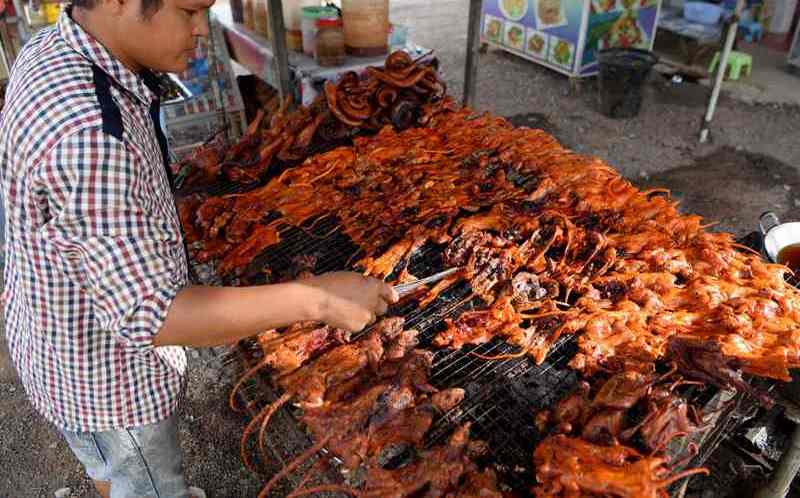 Rata a las brasas, la comida estrella en Camboya- Grupo Milenio