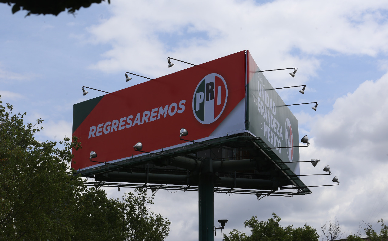 PRI: aparecen espectaculares con nuevo lema - Grupo Milenio