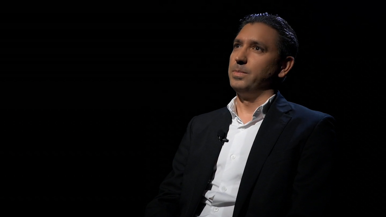 Tragaluz. Entrevista con Gricha Raether, Representante del Partido ...