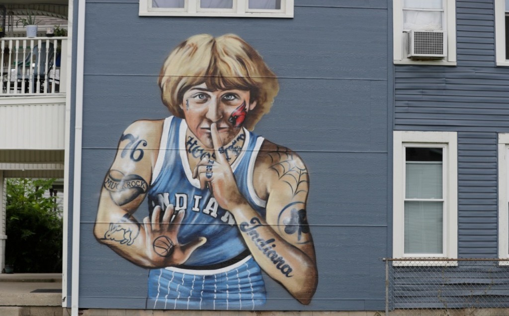 Larry Bird exige borrar tatuajes de su mural en Indianápolis- Grupo Milenio