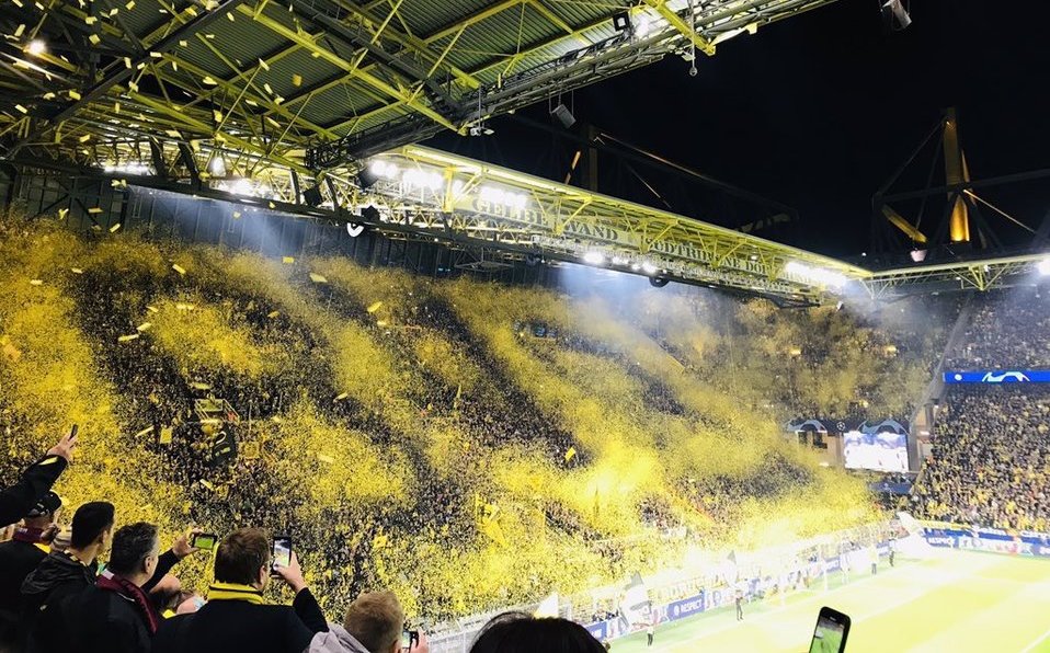 Afición de Dortmund demuestra con tifo por qué es la mejor del mundo ...