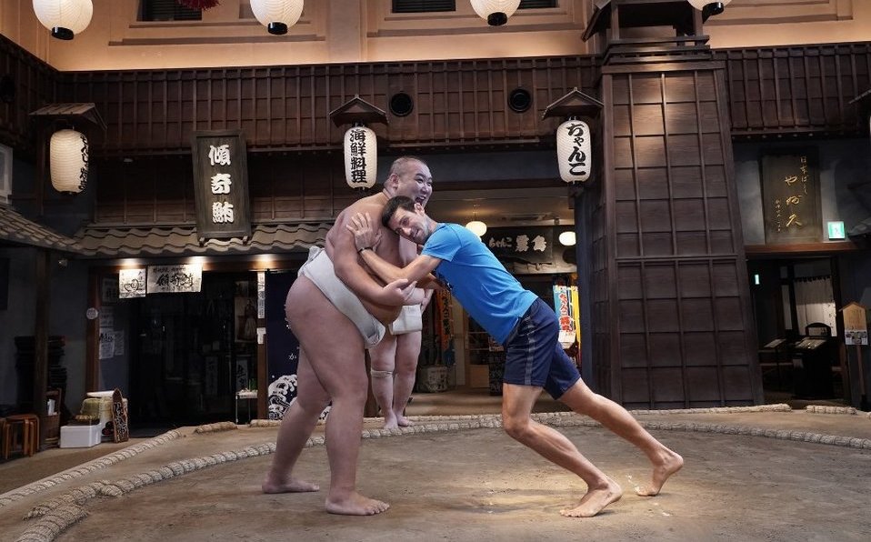 Novak Djokovic participa en pelea de sumo previo a su debut en Tokio ...