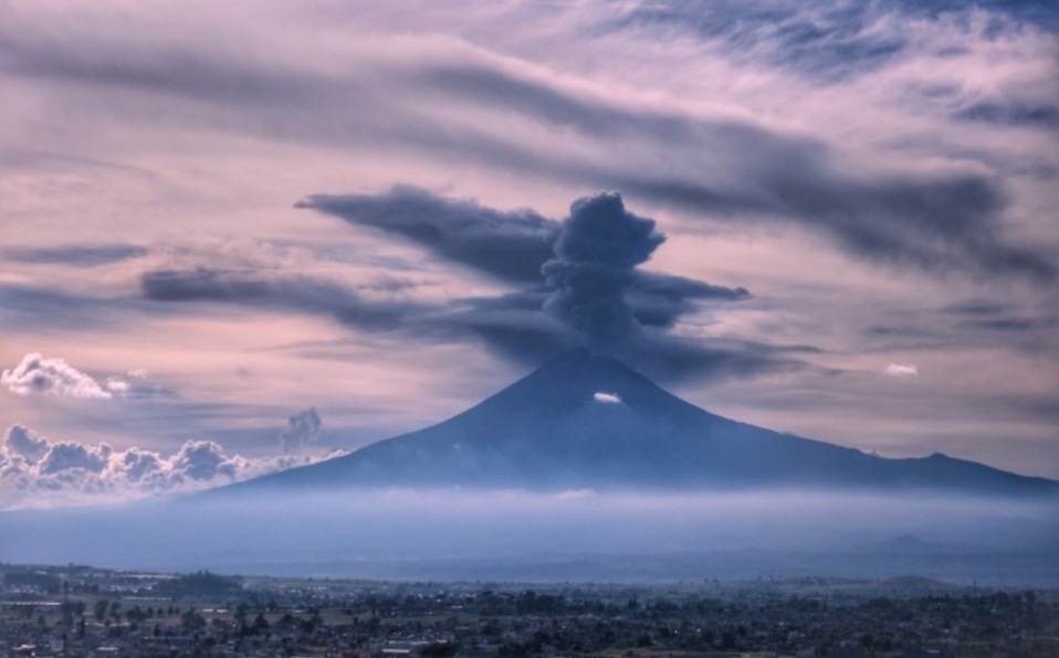 Exhalación del Popocatépetl deja columna de más de 2.2 kilómetros ...