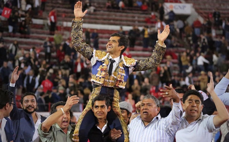 Toros: 3 orejas cortó Adame - Grupo Milenio