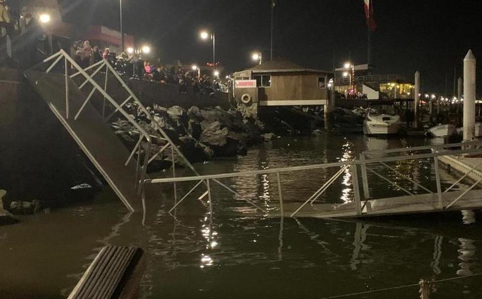 En Ensenada, se derrumba puente en muelle y tira a turistas- Grupo Milenio