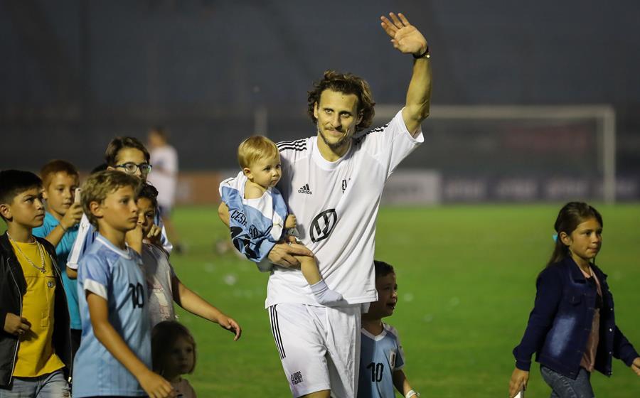 Diego Forlán se despide como futbolista profesional- Grupo Milenio