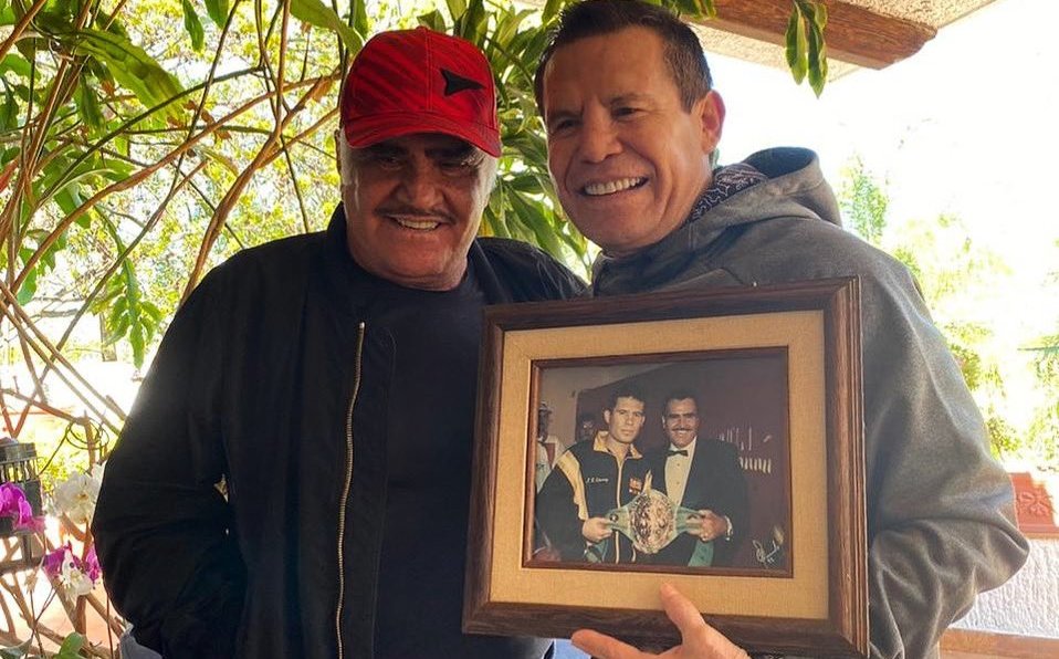 Julio César Chávez visita a Vicente Fernández para recordar momentos ...