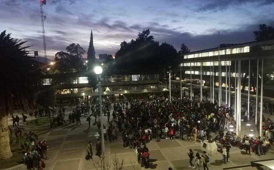 IPN: CECyT 7 realiza asamblea para realizar paro indefinido- Grupo Milenio