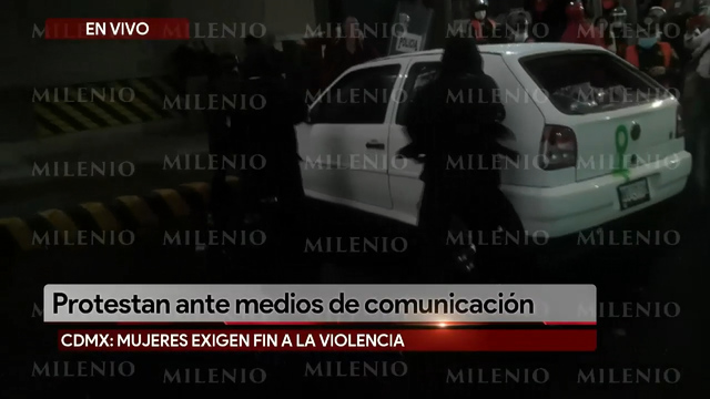 Se filtran encapuchados a protesta y vandalizan un vehículo - Grupo Milenio