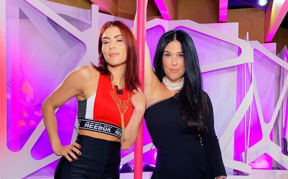 María León le da clases de pole dance a Martha Debayle- Grupo Milenio