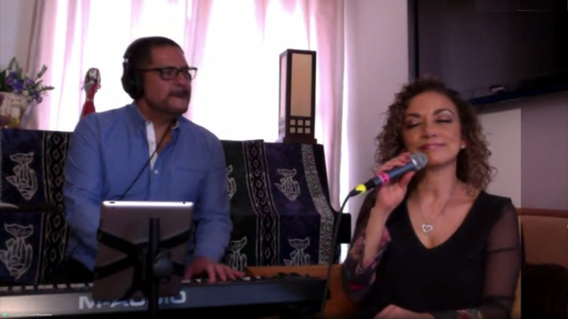 El asalto a la razón. Presenta a Mónica Meza, Cantante. Parte I - Grupo ...