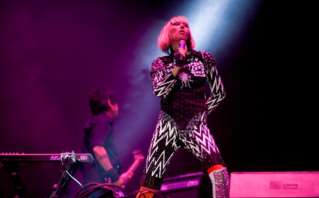 Yeah Yeah Yeahs. Así fue el épico show de ‘Phenomena’ desde clóset ...