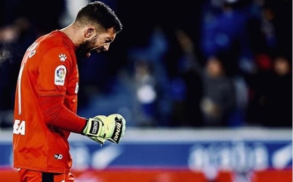 La Liga. Tremendo oso de Fernando Pacheco, portero del Alavés - Grupo ...