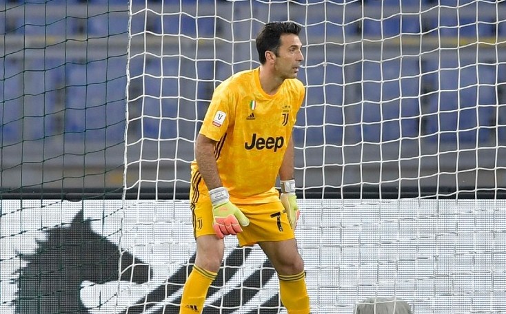 Gianluigi Buffon realiza doble atajada en durante Juventus vs Napoli ...