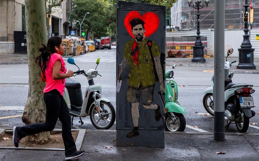 Despiden a Lionel Messi al estilo del Ché Guevara en Barcelona- Grupo ...