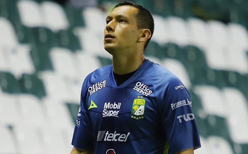 Afición del León lleva manta a Rodolfo Cota tras juego ante Chivas ...