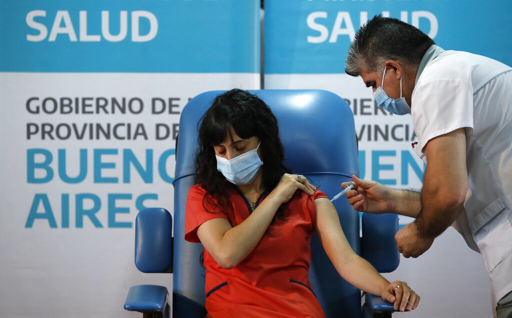 Argentina empieza a vacunar contra el covid-19 con la Sputnik V- Grupo ...