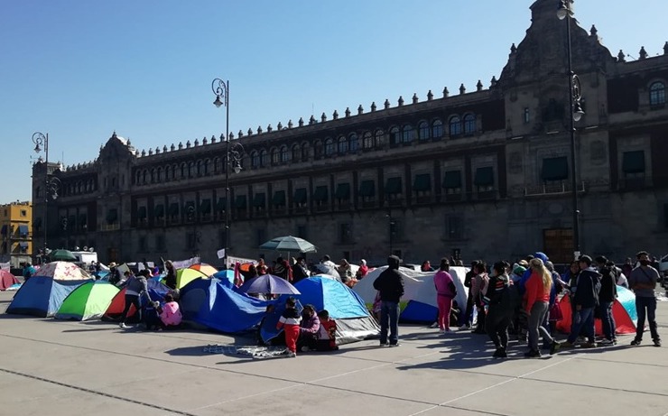 Comunidad Triqui de Oaxaca cumple una semana en el Zócalo de la CdMx ...