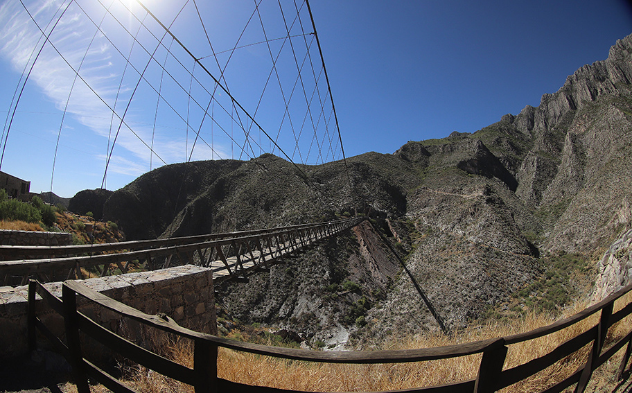 Durango. Actividades turísticas en el Puente de Ojuela, en Mapimí ...
