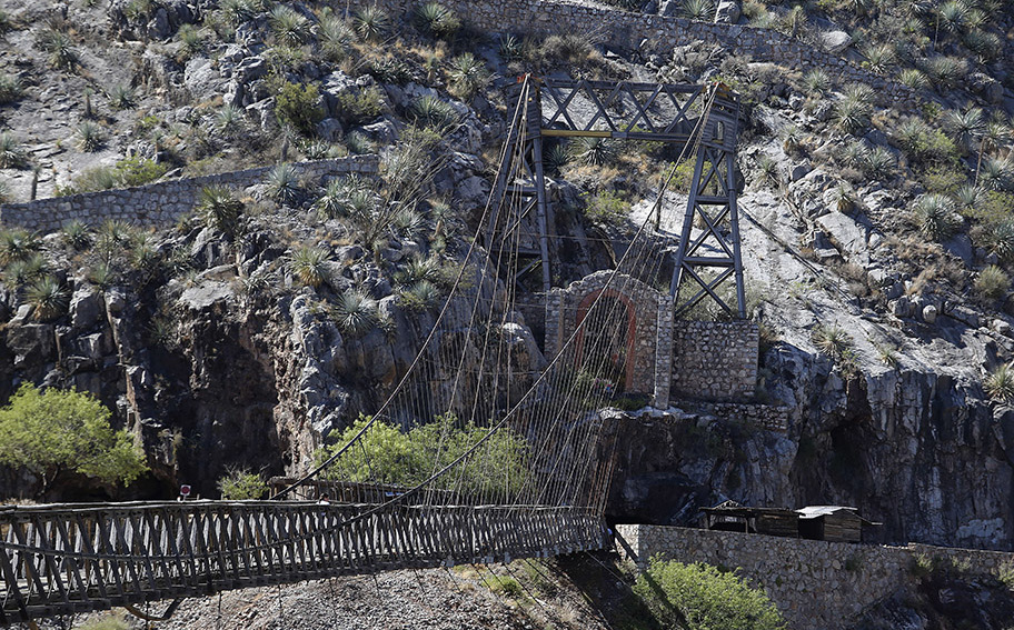 Durango. Actividades turísticas en el Puente de Ojuela, en Mapimí ...