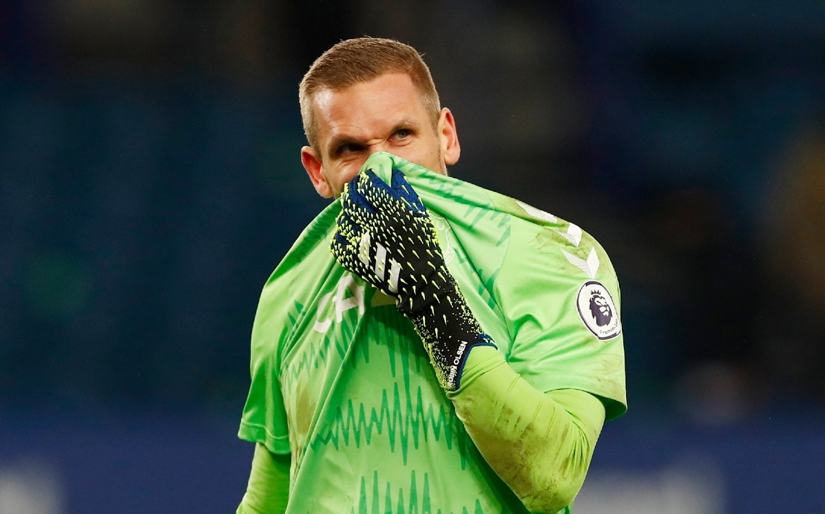 Robin Olsen, portero del Everton, es asaltado con machetes en su casa ...