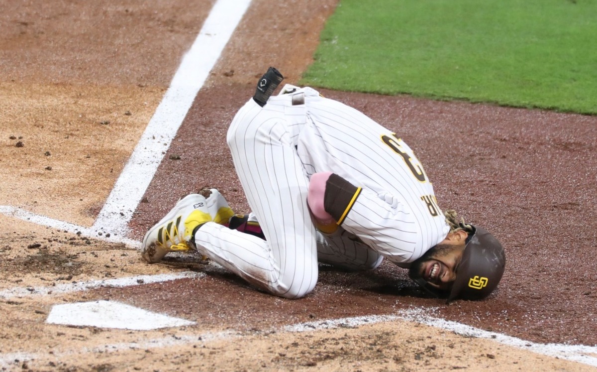 Fernando Tatis Jr. sufre una subluxación tras un fuerte swing: VIDEO ...