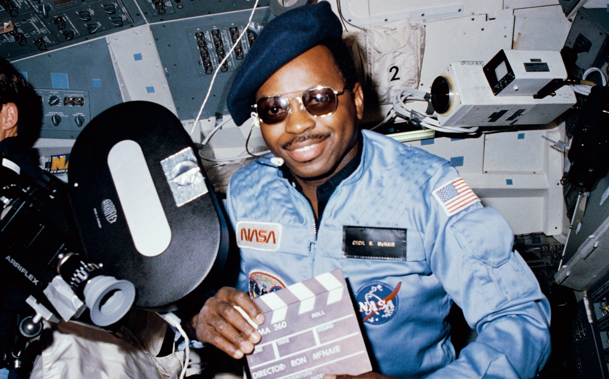 Challenger 1986. Ronald McNair vida y biografía: racismo en biblioteca ...