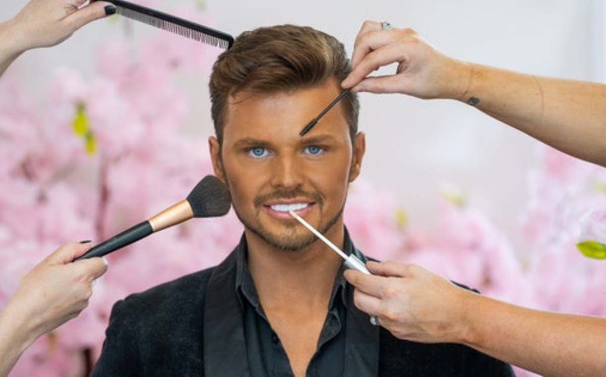 Ken humano. Hombre gasta miles de pesos en cirugía plástica- Grupo Milenio