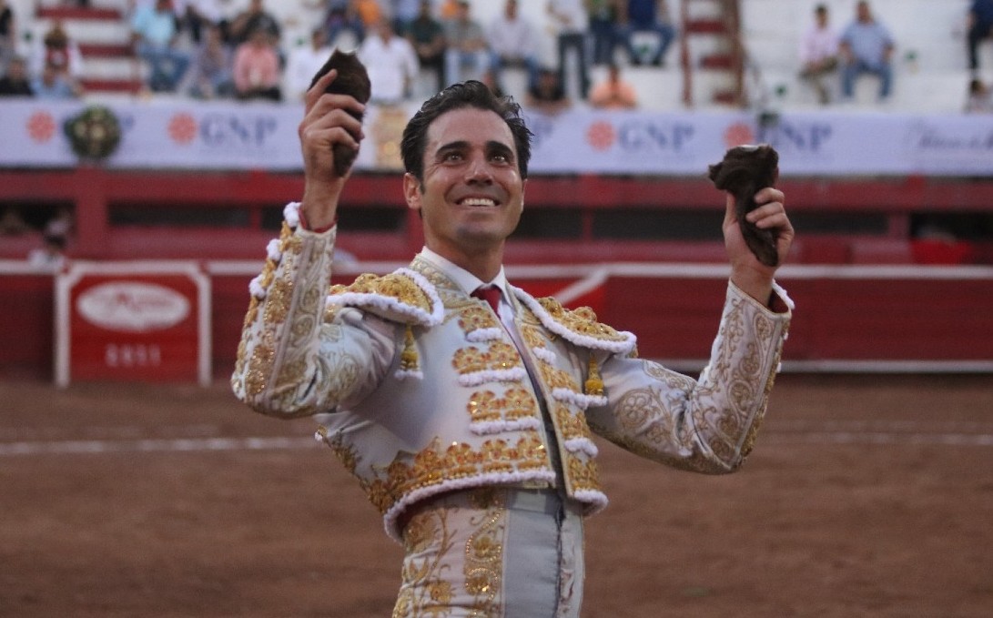 José Mauricio triunfa en reapertura de Plaza Monumental Monterrey ...
