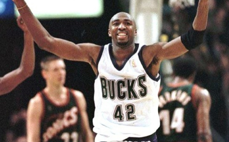 Vin Baker: el jugador de NBA que terminó trabajando en Starbucks- Grupo ...
