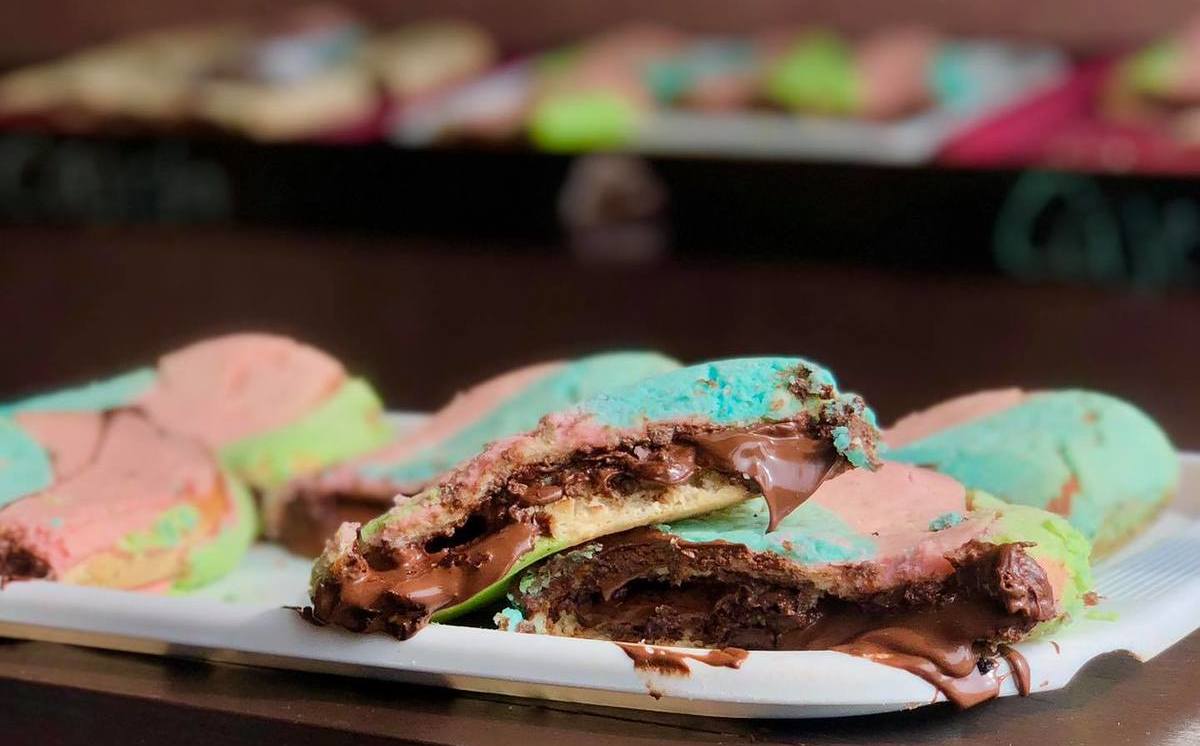 Día del Orgullo Gay. Panadería crea las 'piernitas rellenas' LGBT ...
