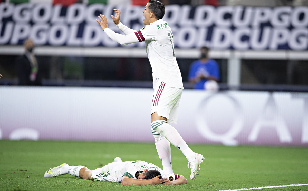 Hirving Lozano está bien: Jorge Theiler, auxiliar del 'Tata' Martino ...