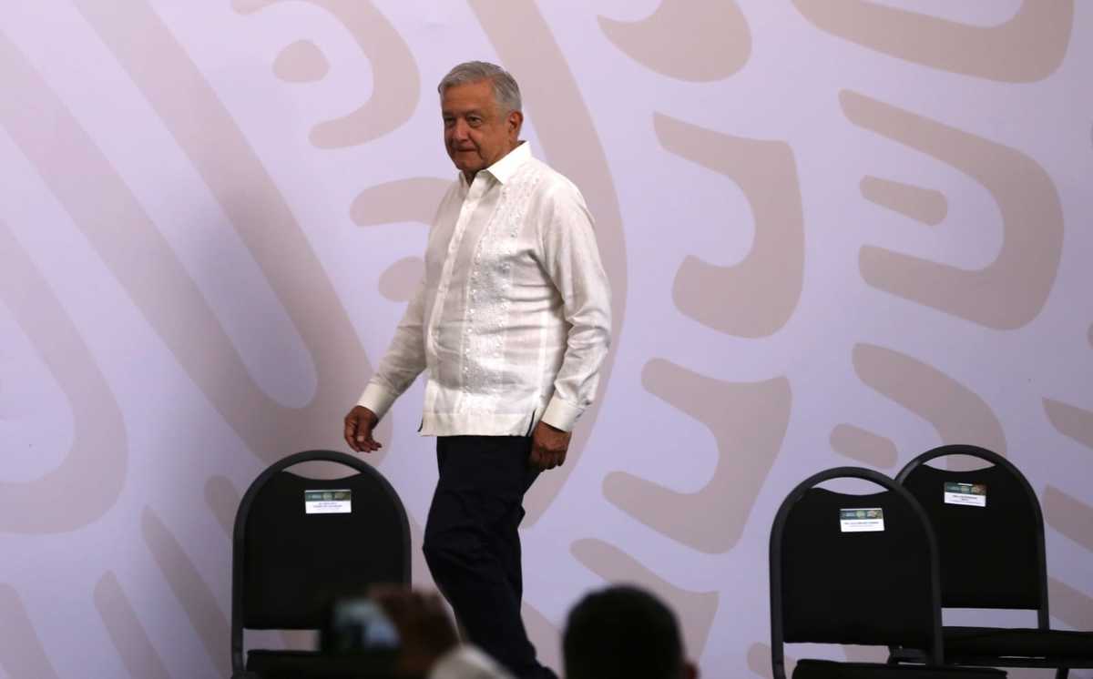 "Ya no hay tapados, yo soy el destapador", dice AMLO- Grupo Milenio