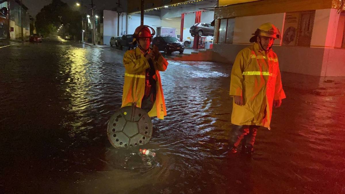 Lluvia en Guadalajara. Inundación afecta calles y autos- Grupo Milenio