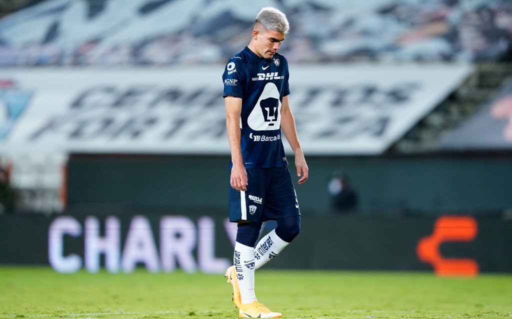 Johan Vásquez viajó a Italia para firmar con el Genoa; se va de Pumas ...