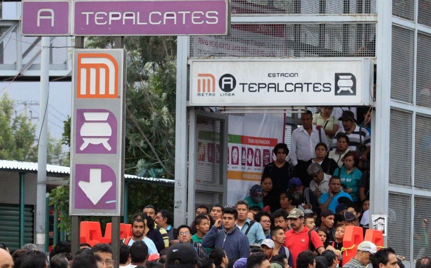 CdMx. Detienen camión con indocumentados afuera del Metro Tepalcates ...