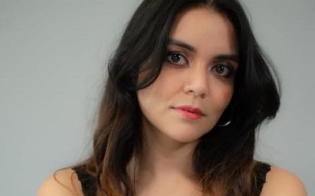 La escritora mexicana Laura Baeza lanza su primera novela- Grupo Milenio
