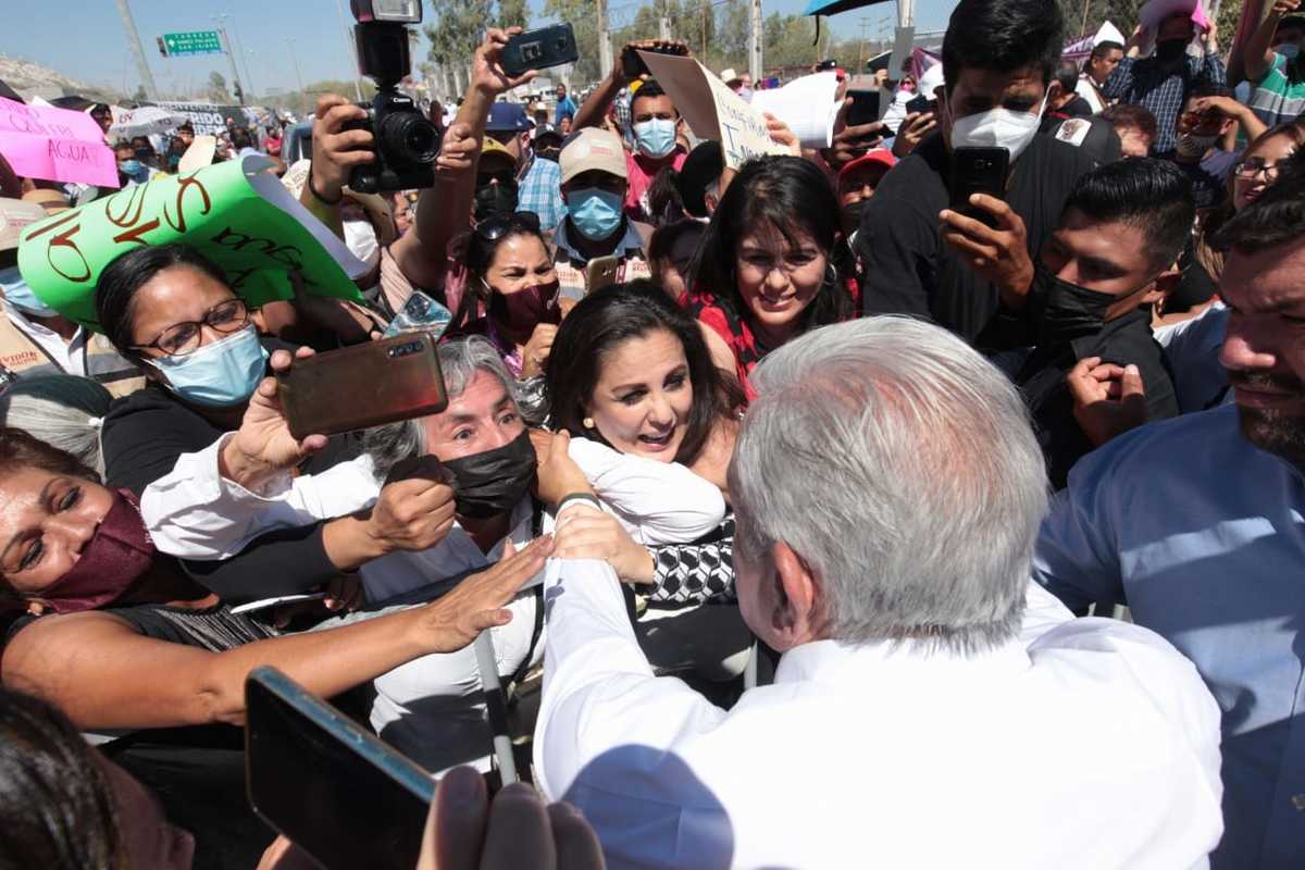 AMLO, de nuevo, como pez en el agua entre la multitud- Grupo Milenio